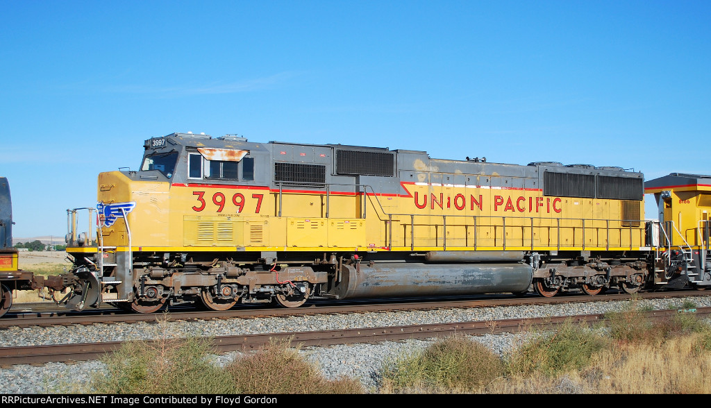 UP 3997 with modified paint scheme